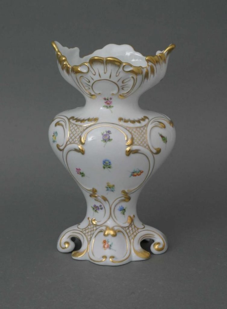 Fancy vase - Assorted Colors - Herend Canada